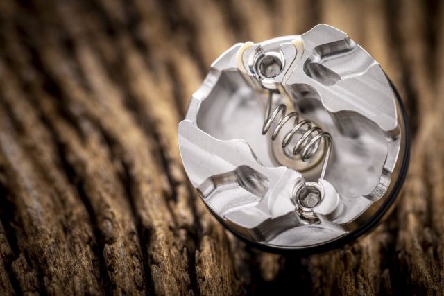 Metals in e-cigarette vapour: a fresh look at the scientific literature ...